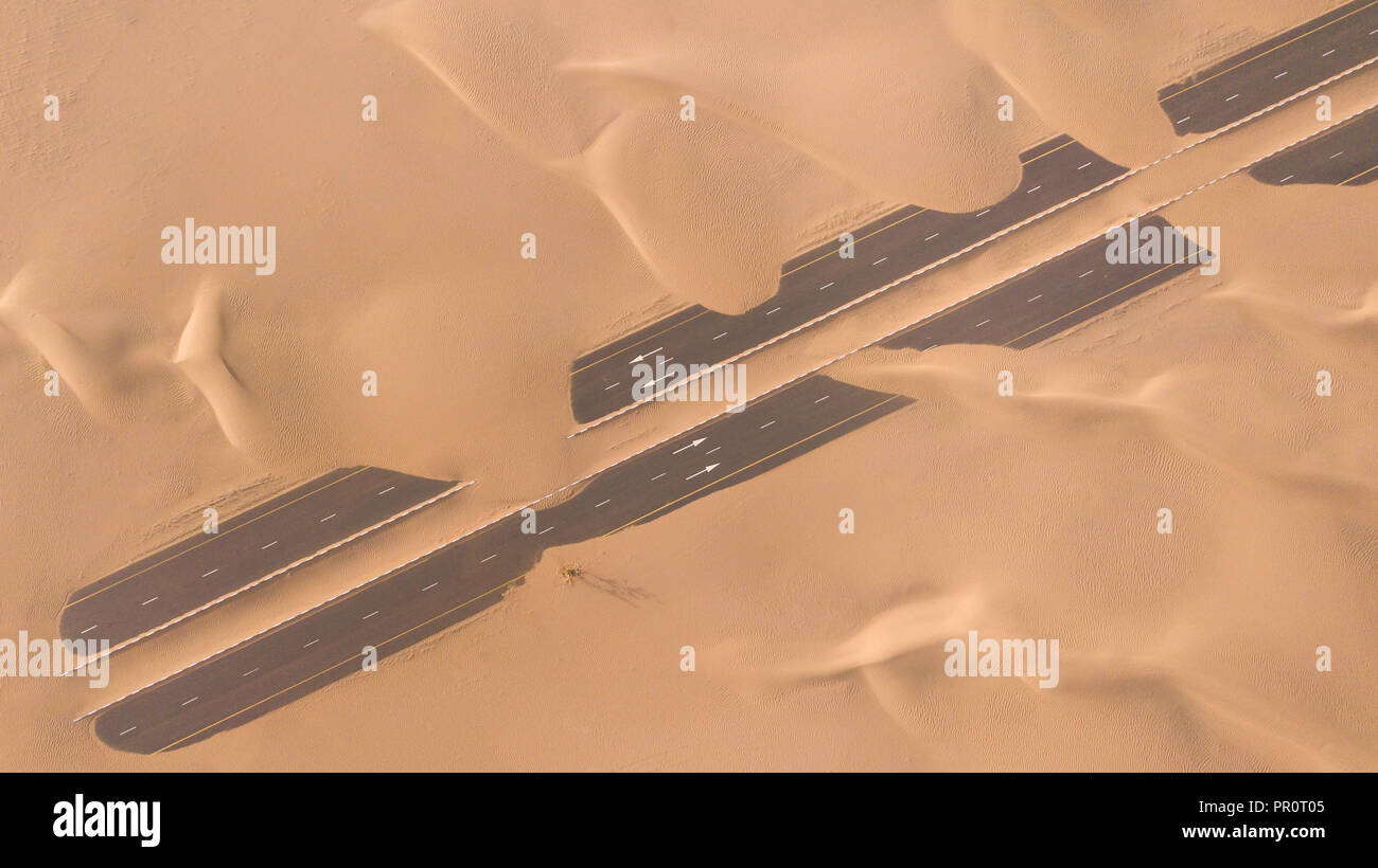 Saudi desert road aerial hi-res stock photography and images - Alamy