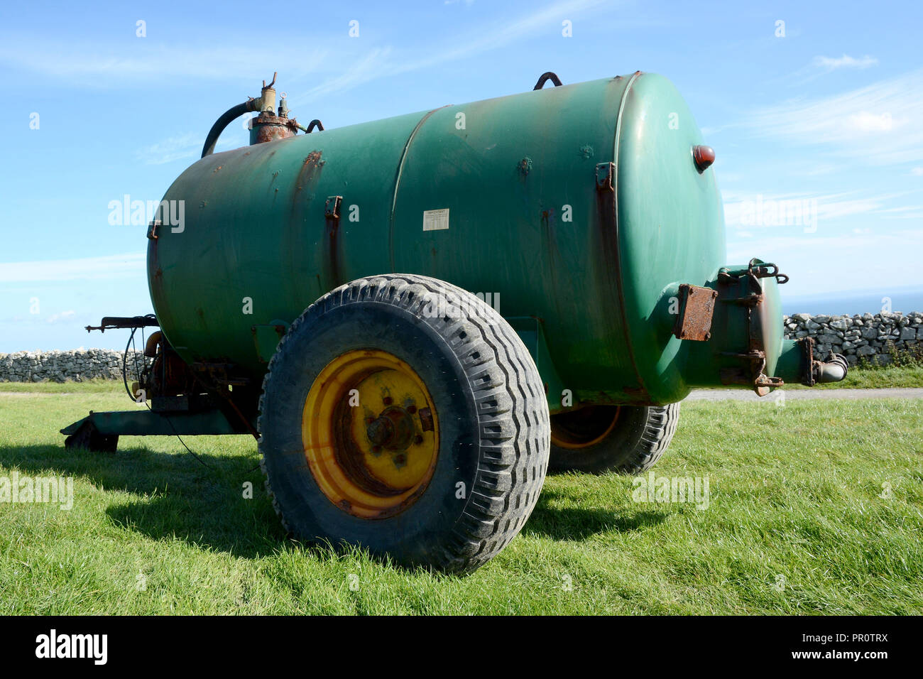 Water bowser hi-res stock photography and images - Alamy