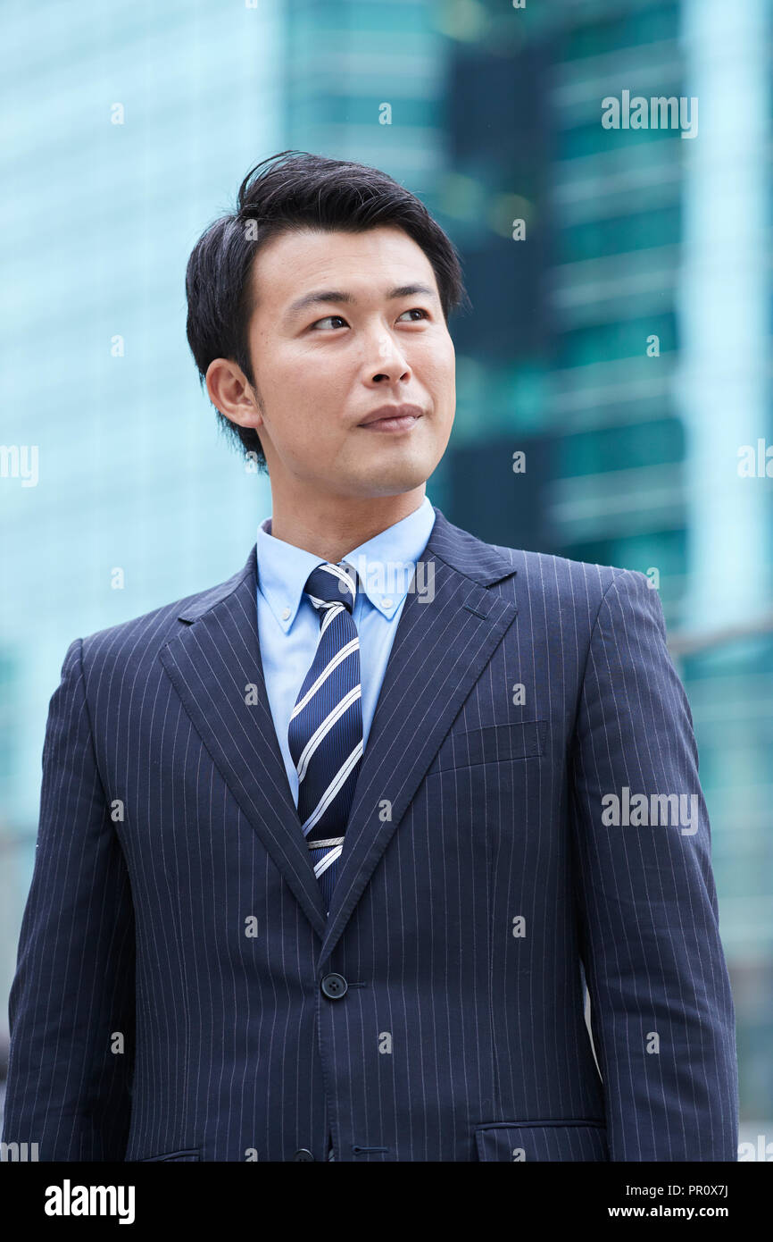 Japanese businessman downtown Tokyo Stock Photo - Alamy