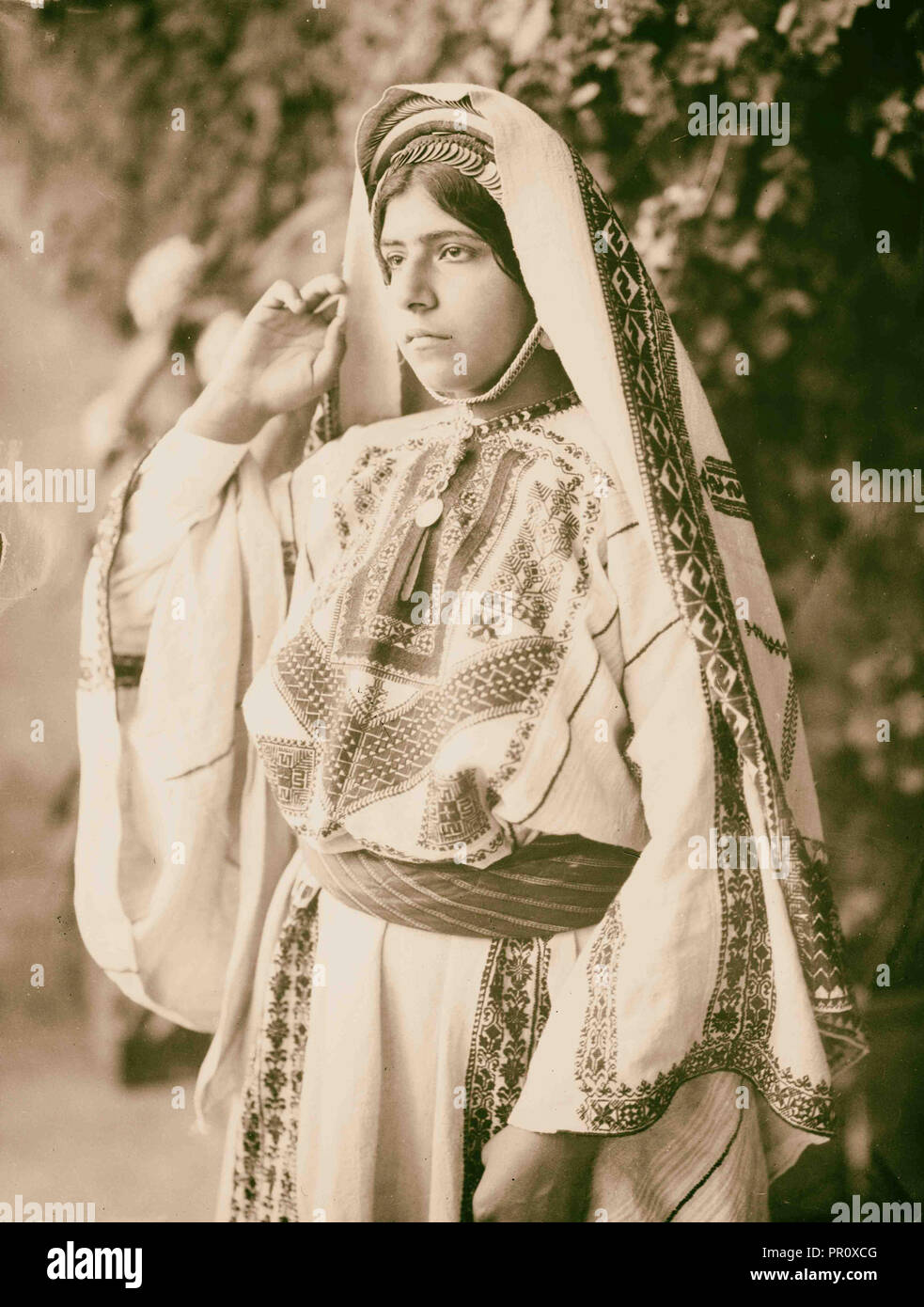 Ramallah woman hi-res stock photography and images - Alamy