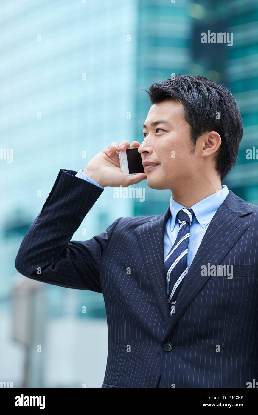 Japanese businessman downtown Tokyo Stock Photo - Alamy