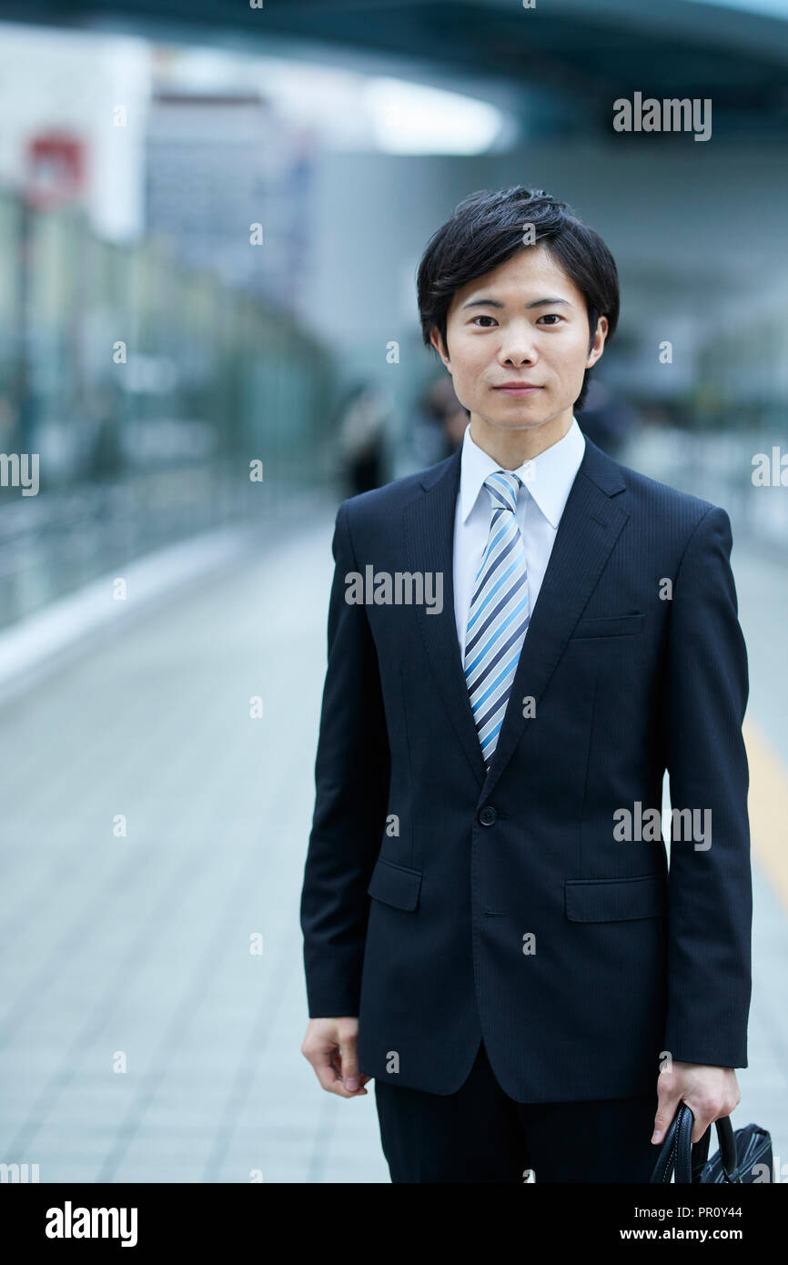 Japanese businessman downtown Tokyo Stock Photo - Alamy
