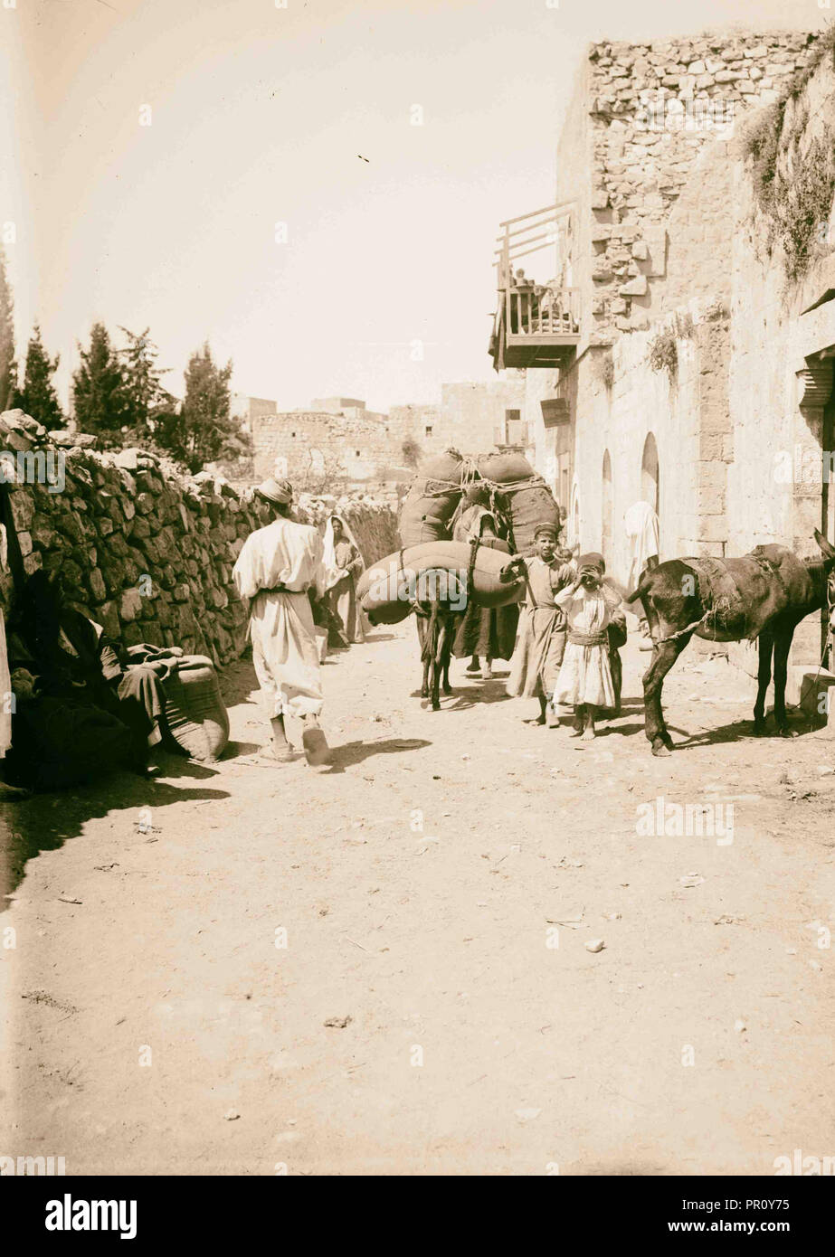 Ramallah street hi-res stock photography and images - Alamy