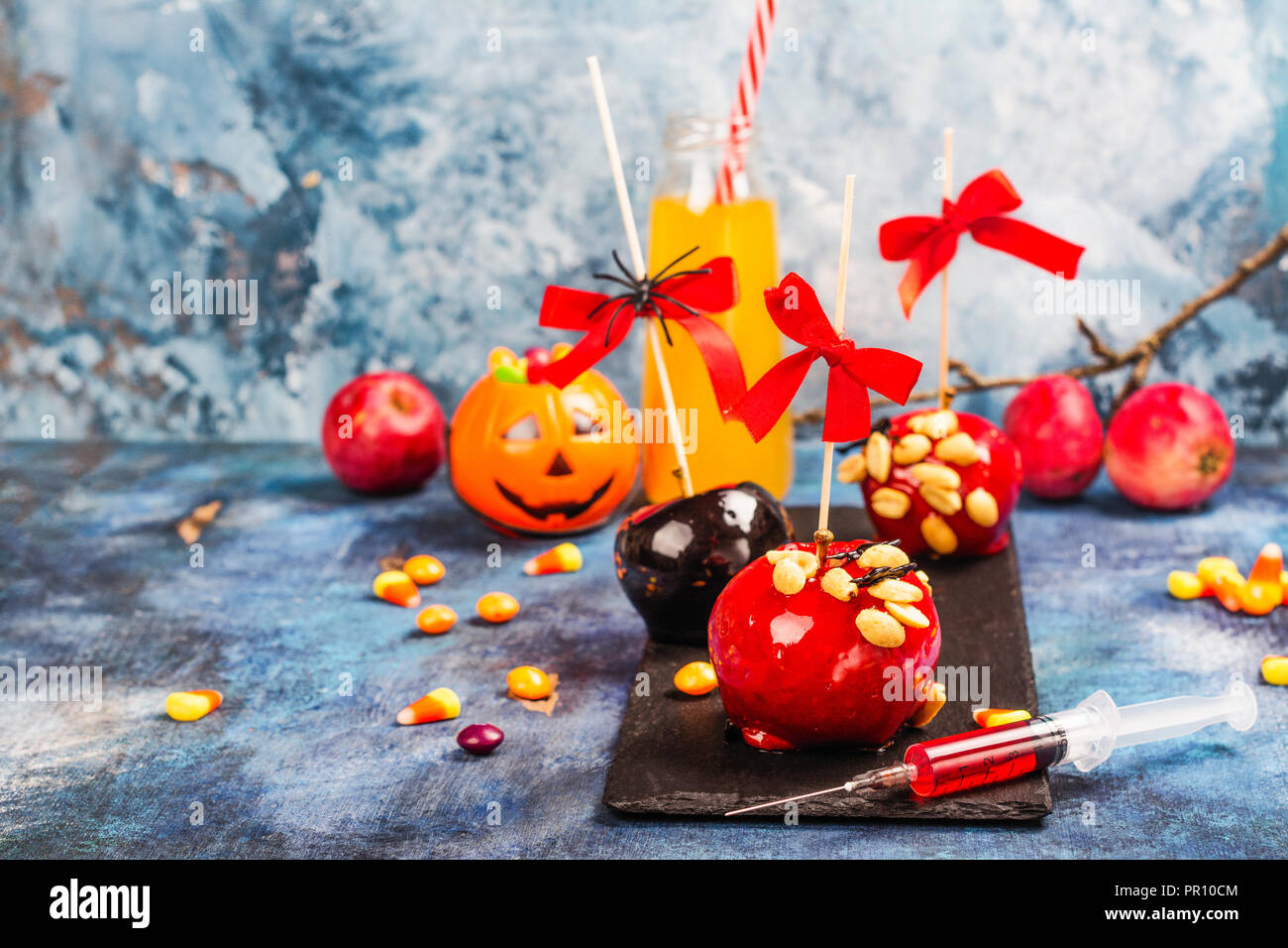 Kids trick treat hi-res stock photography and images - Alamy