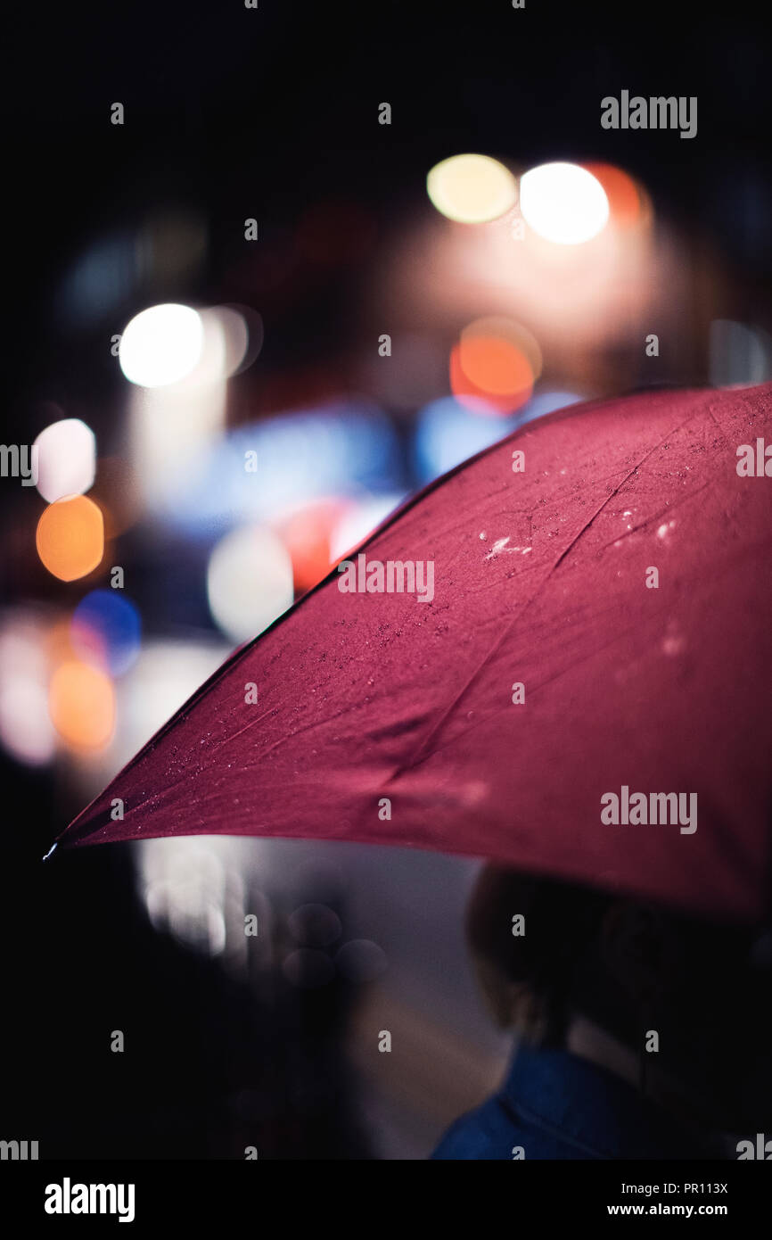 Rain london night umbrella hi-res stock photography and images - Alamy