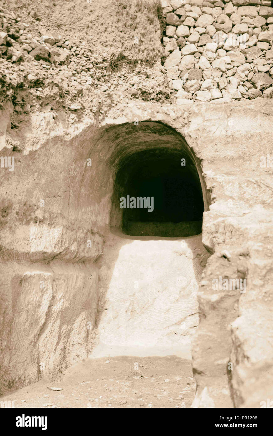 Rock cut tomb hi-res stock photography and images - Alamy