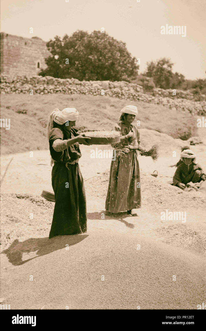 Sifting wheat hi-res stock photography and images - Alamy