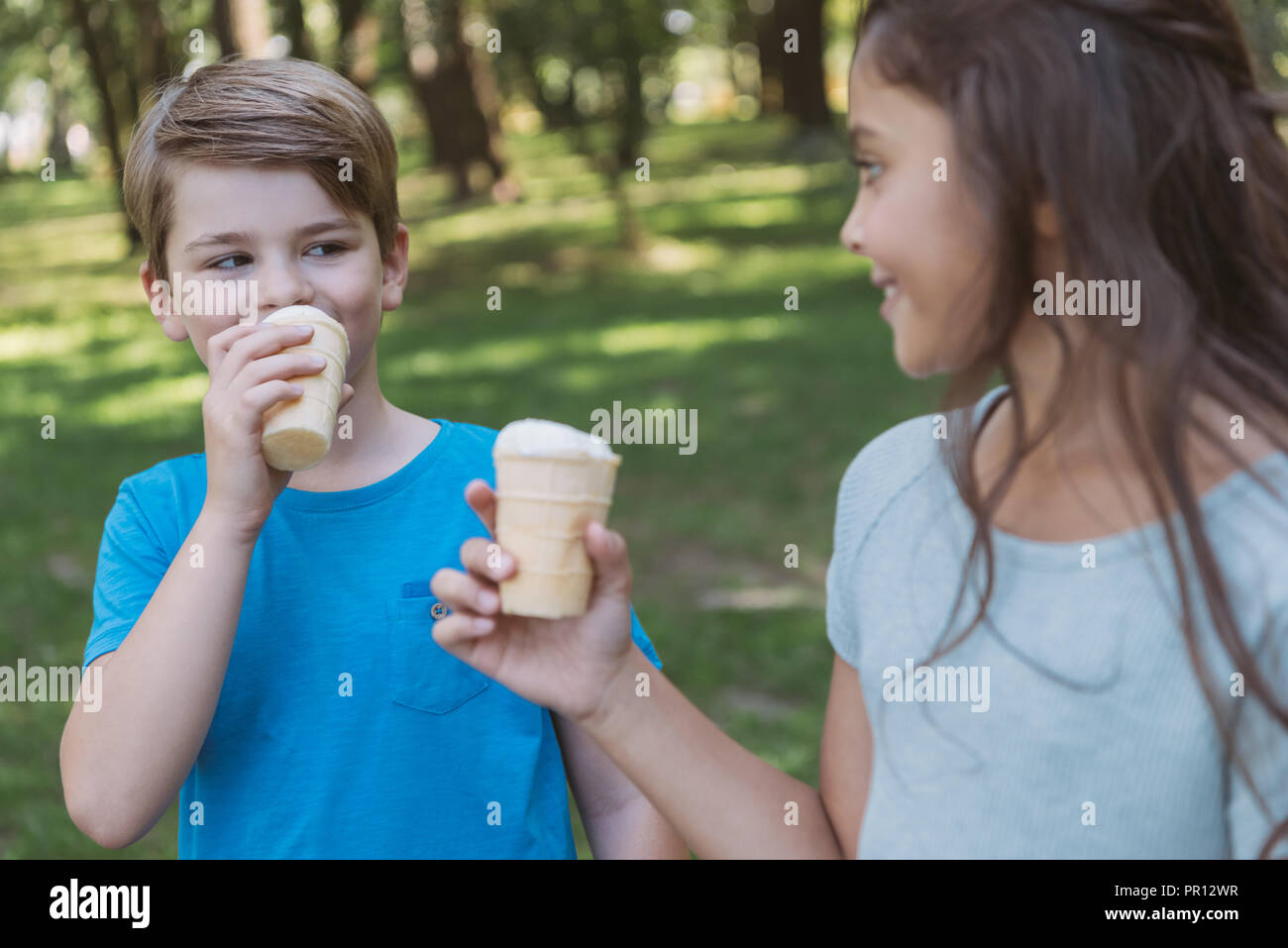 Family eating ice cream in park hi-res stock photography and images - Alamy