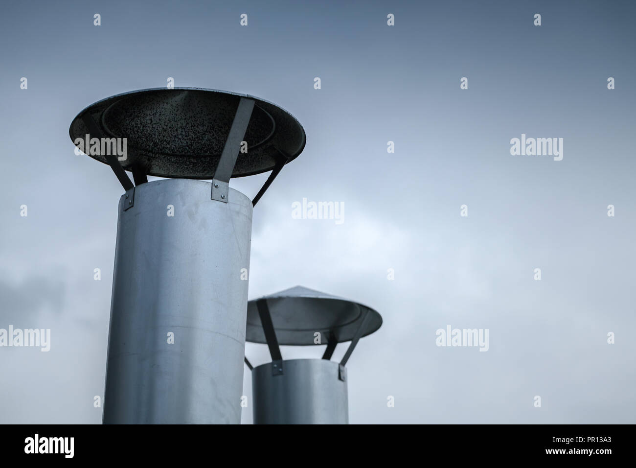 Steel building roofing hi-res stock photography and images - Alamy