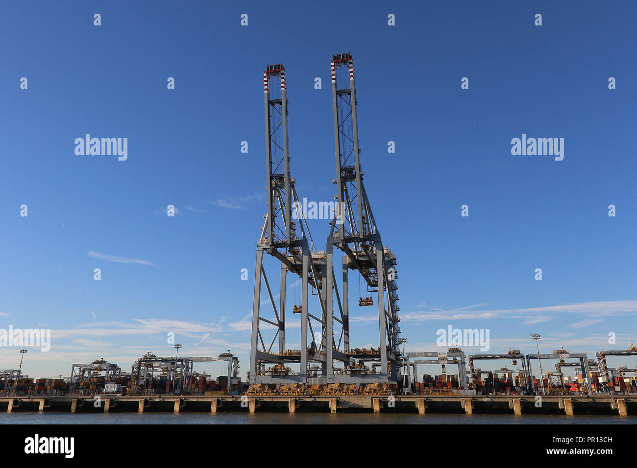 London gateway port hi-res stock photography and images - Alamy