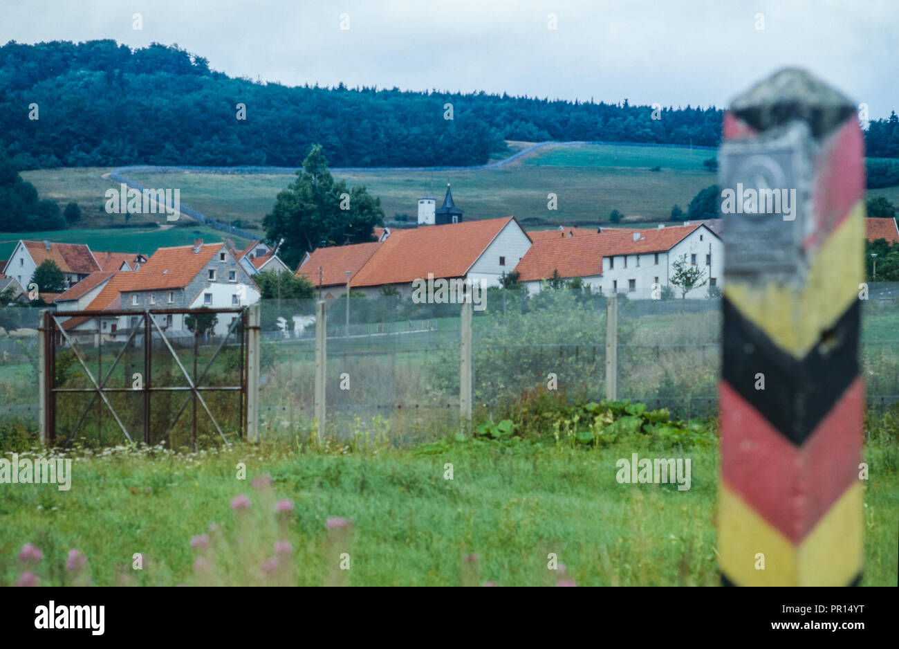 Ddr border hi-res stock photography and images - Alamy