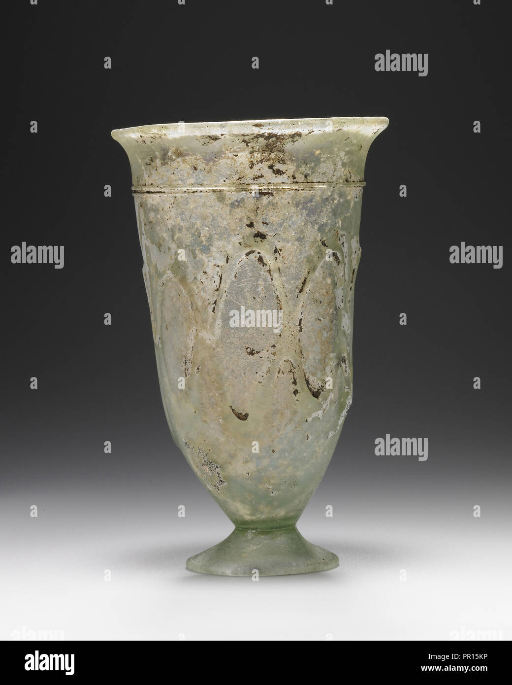 Beaker; Roman Empire; 1st - 2nd century; Glass; 12.5 x 8 cm, 4 15,16 x ...