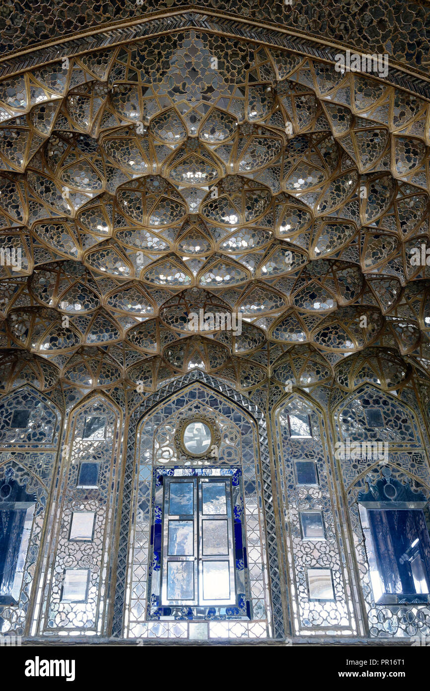 Mirror Palace, Chehel Sotoun Palace (Forty Columns), Isfahan, Iran ...