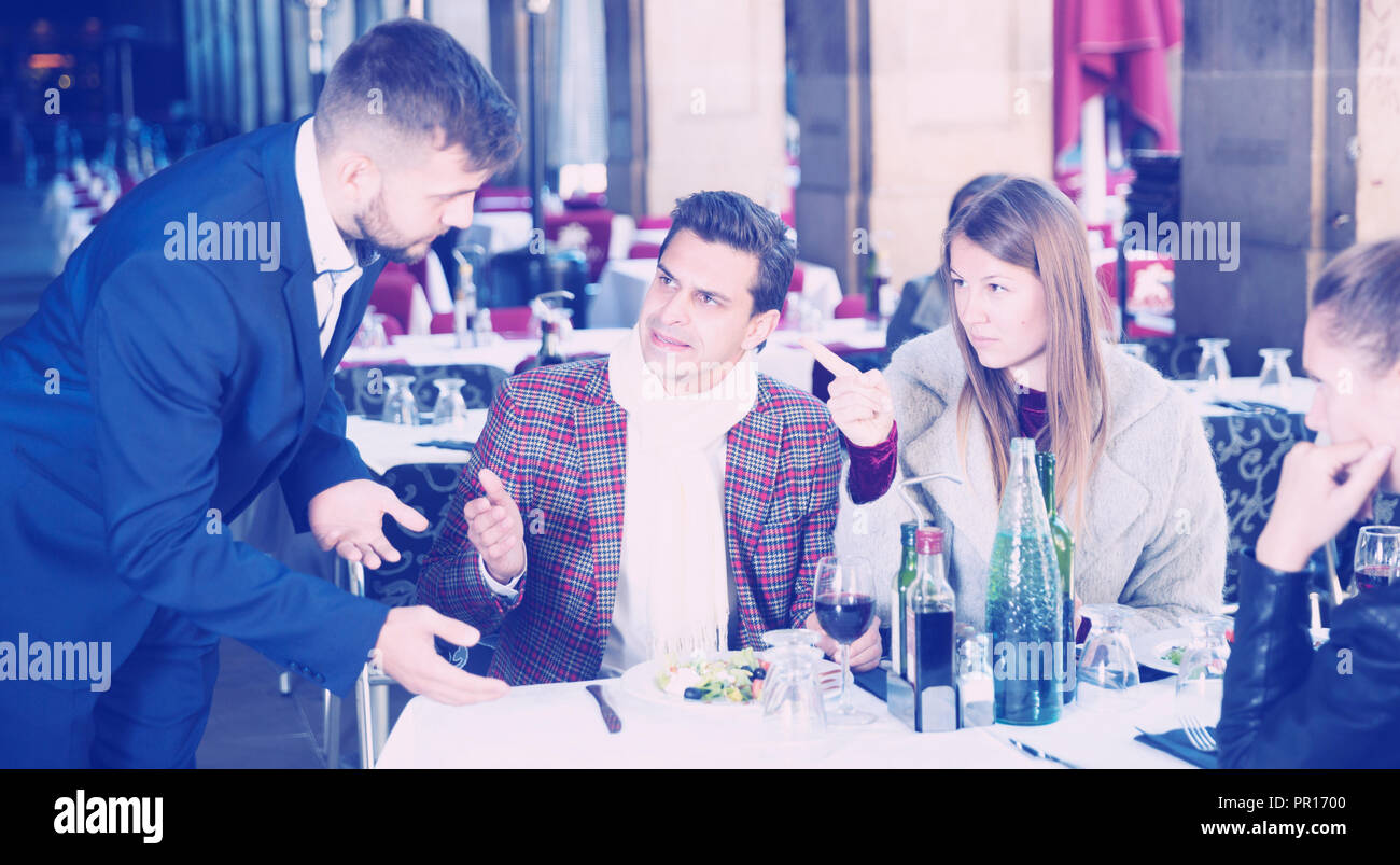 Restaurant customers angry hi-res stock photography and images - Alamy