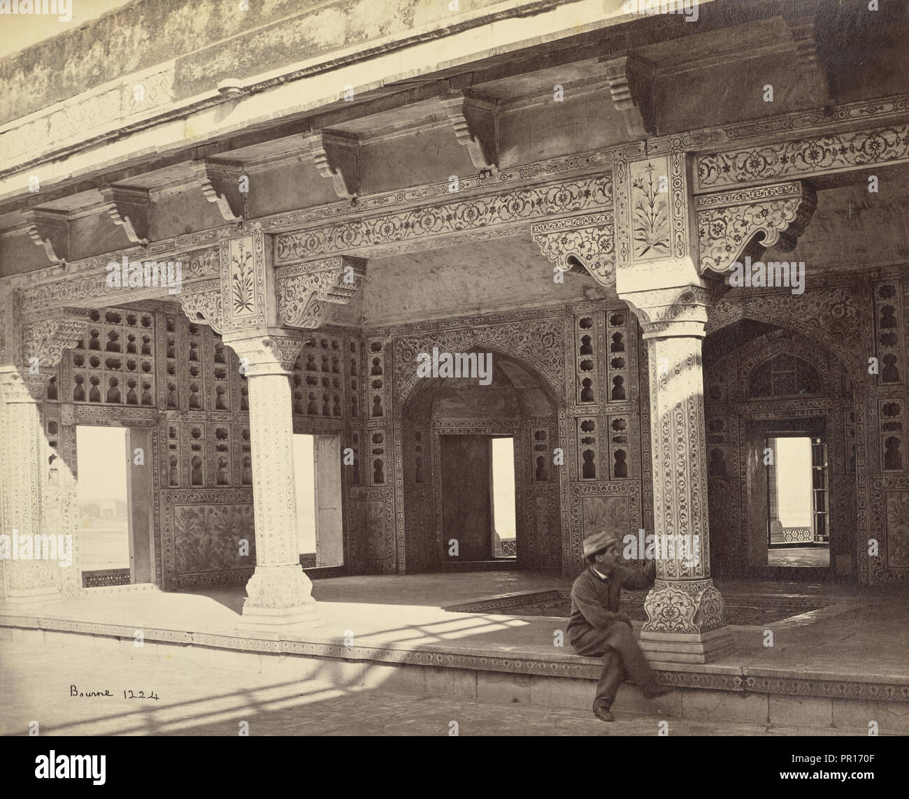 Agra fort interior hi-res stock photography and images - Alamy