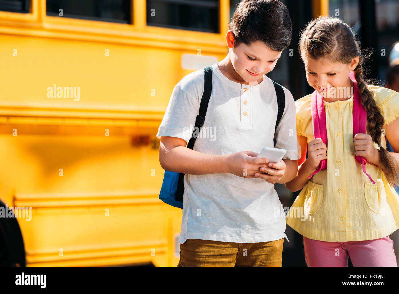 Kids bus smartphone hi-res stock photography and images - Alamy
