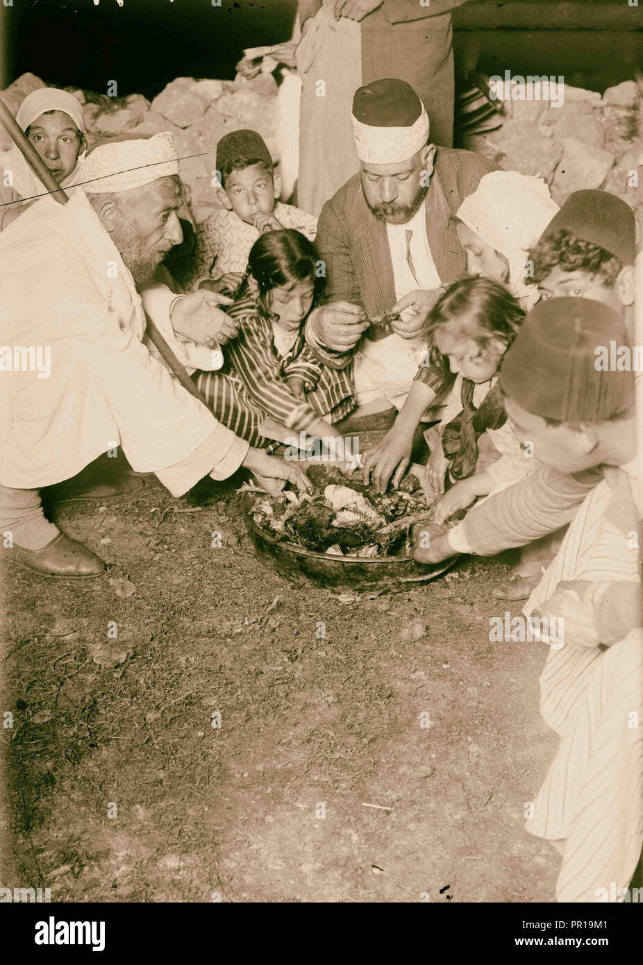 The Samaritan Passover on Mt. Gerizim Samaritan family eating the ...