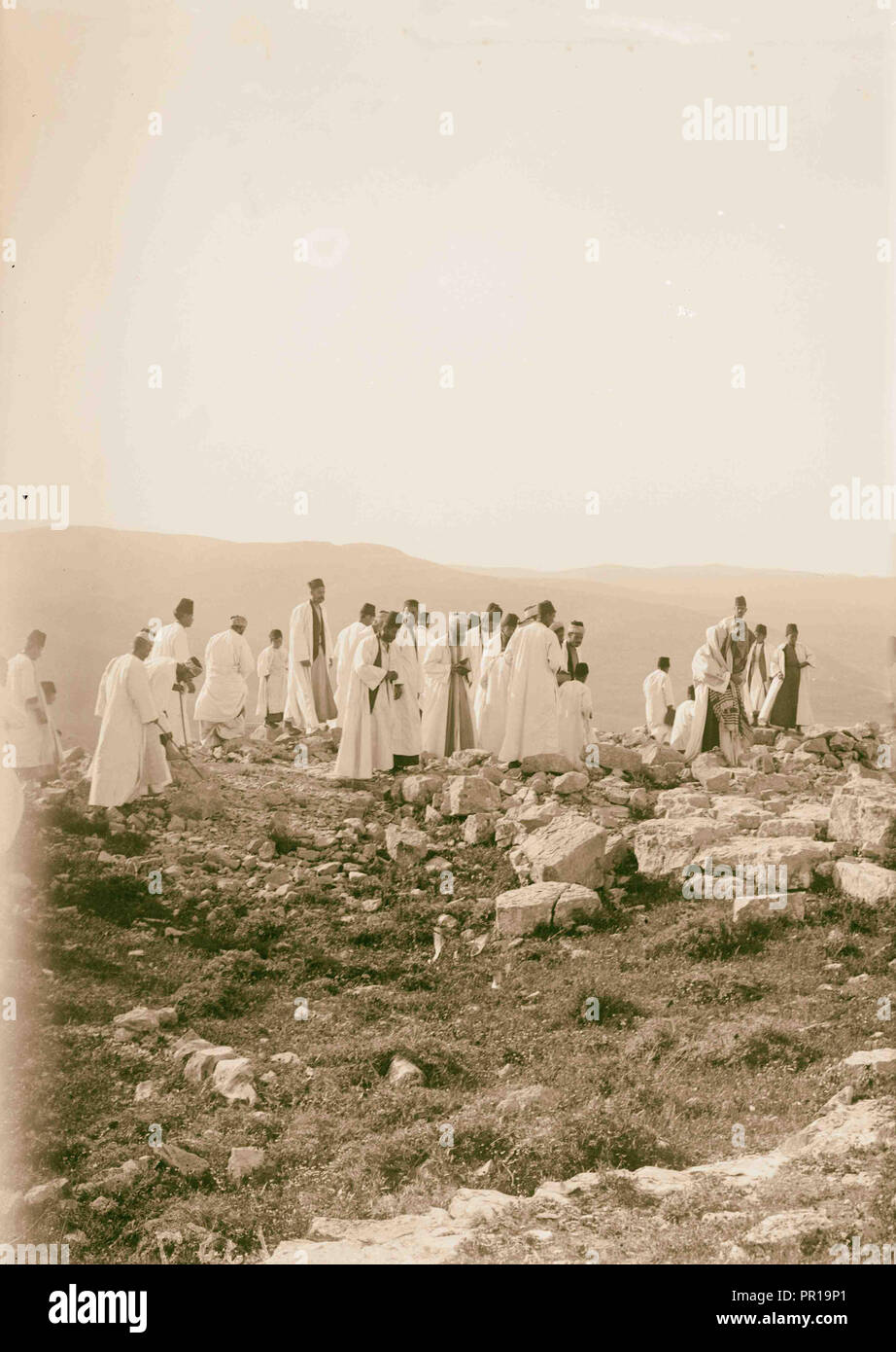 The Samaritan Passover on Mt. Gerizim On the way to the sacred places ...