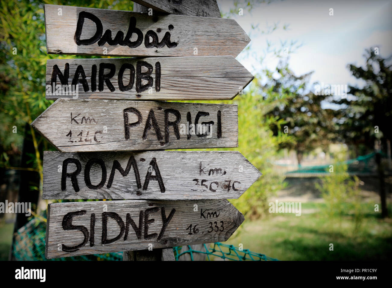 World places direction distance signpost hi-res stock photography and ...