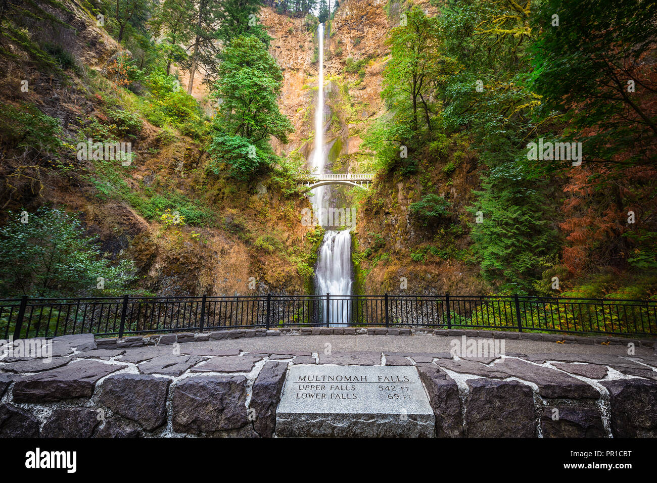 Multnomah Falls is a waterfall located in the Columbia River Gorge ...