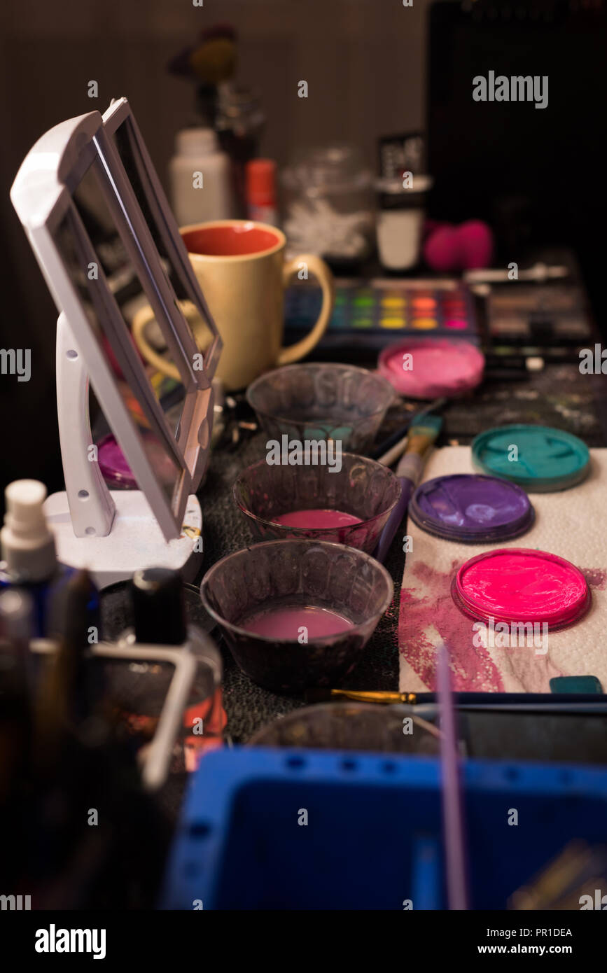 Paint on table hi-res stock photography and images - Alamy