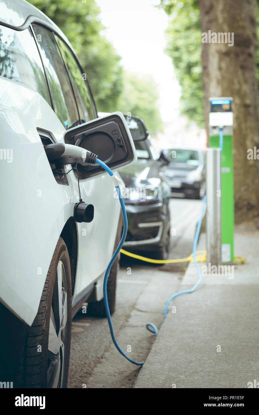 Electric car charging station hi-res stock photography and images - Alamy