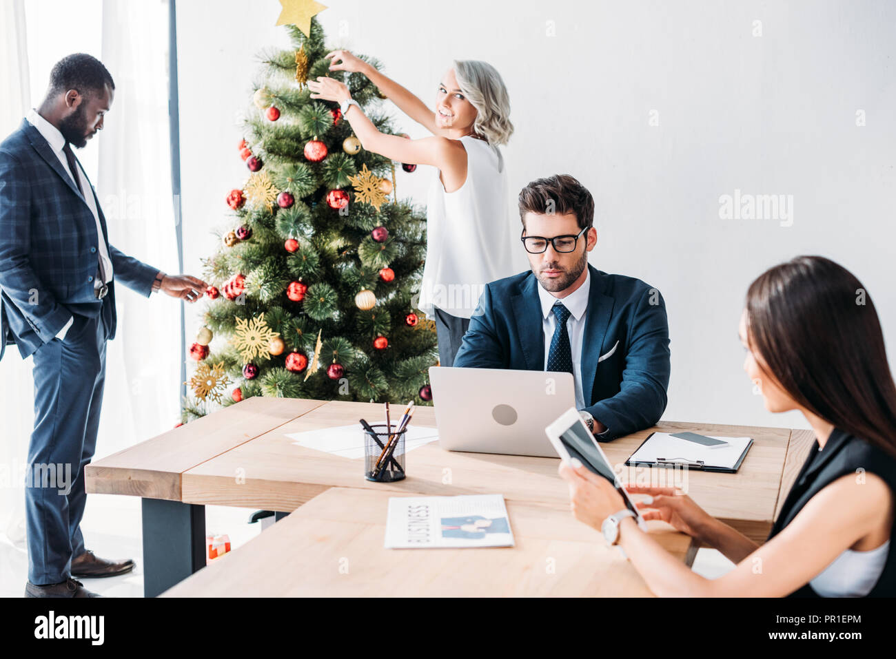 Professional decorating tree hi-res stock photography and images - Alamy