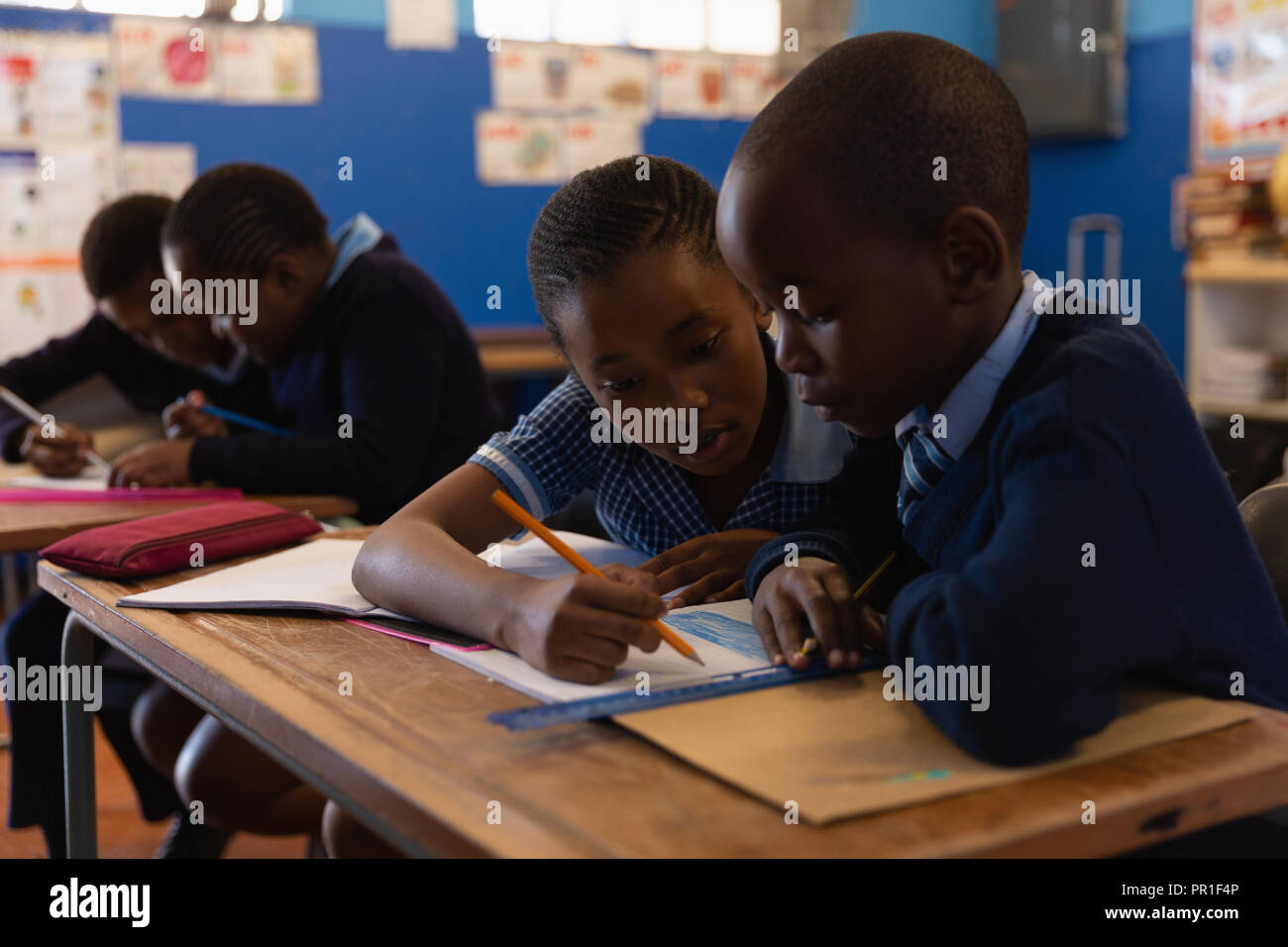 Students studying in the class Stock Photo - Alamy