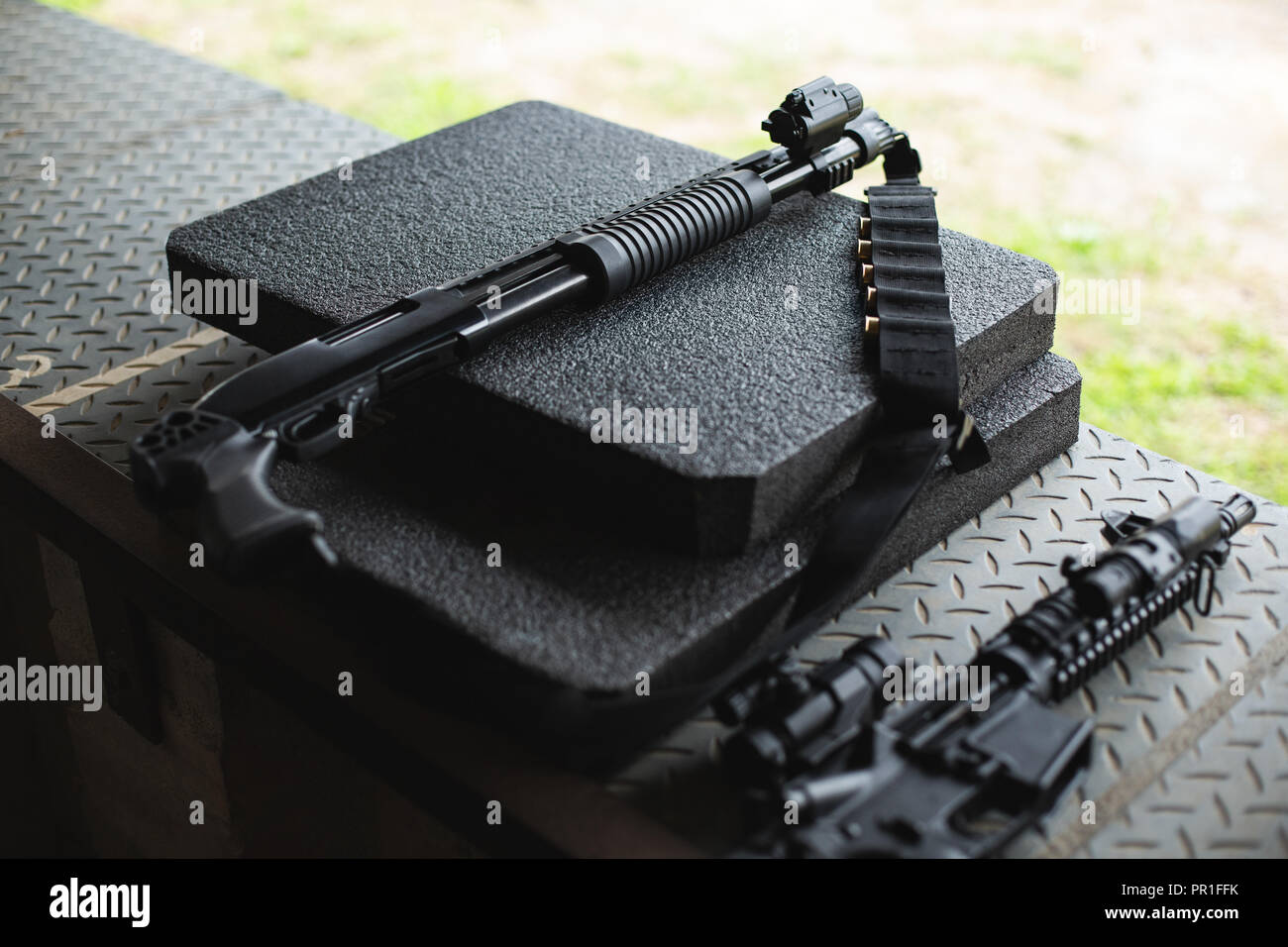 Machine gun in military training Stock Photo - Alamy