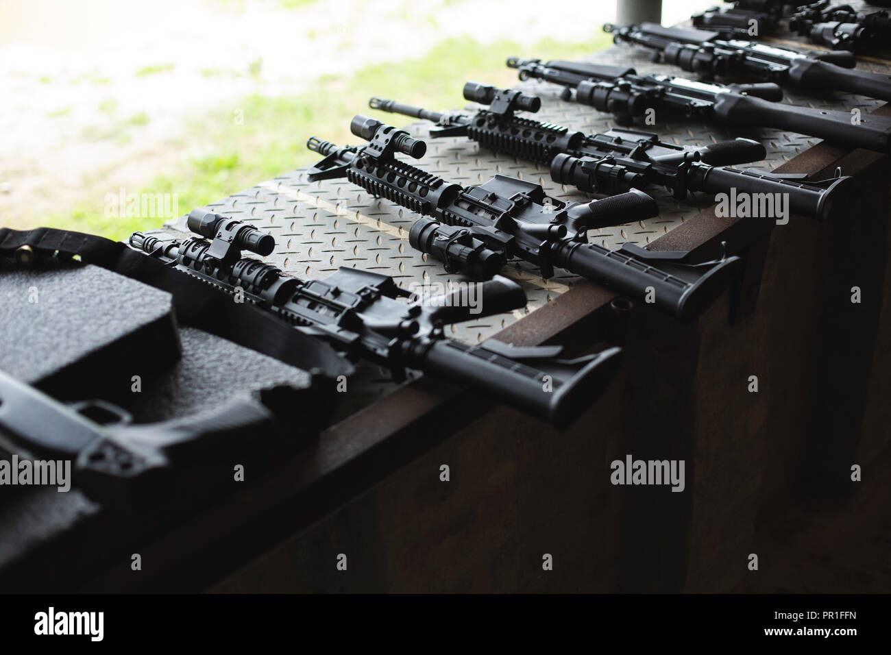 Military machine guns hi-res stock photography and images - Alamy