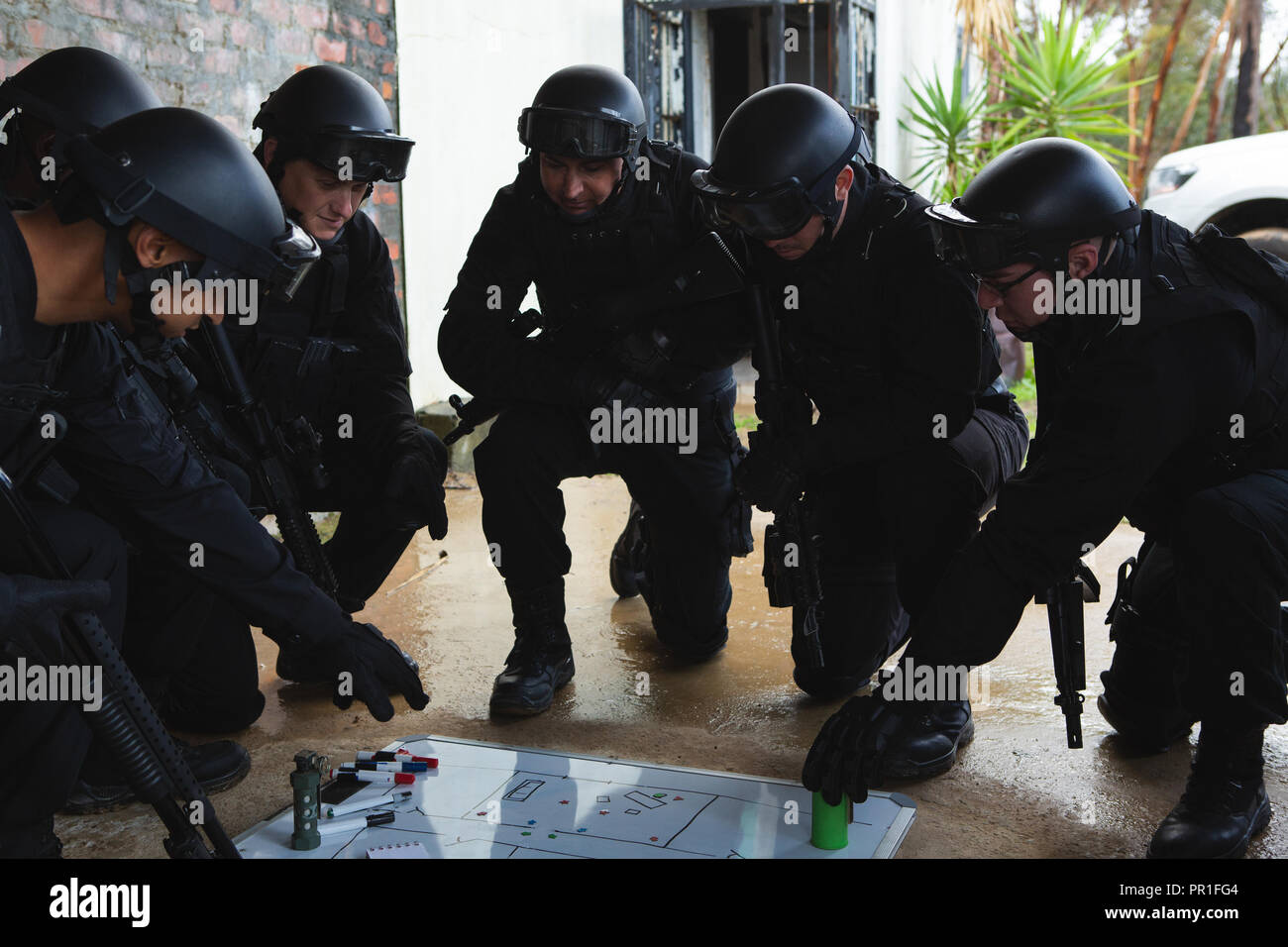 Teamwork army soldier military weaponry war hi-res stock photography ...