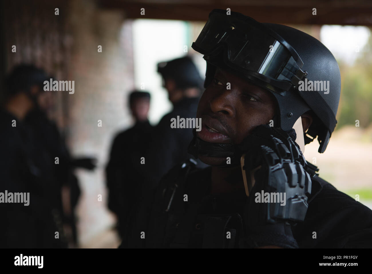 Army soldier talking on mobile hi-res stock photography and images - Alamy