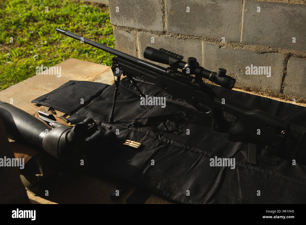 Machine gun in military training Stock Photo - Alamy