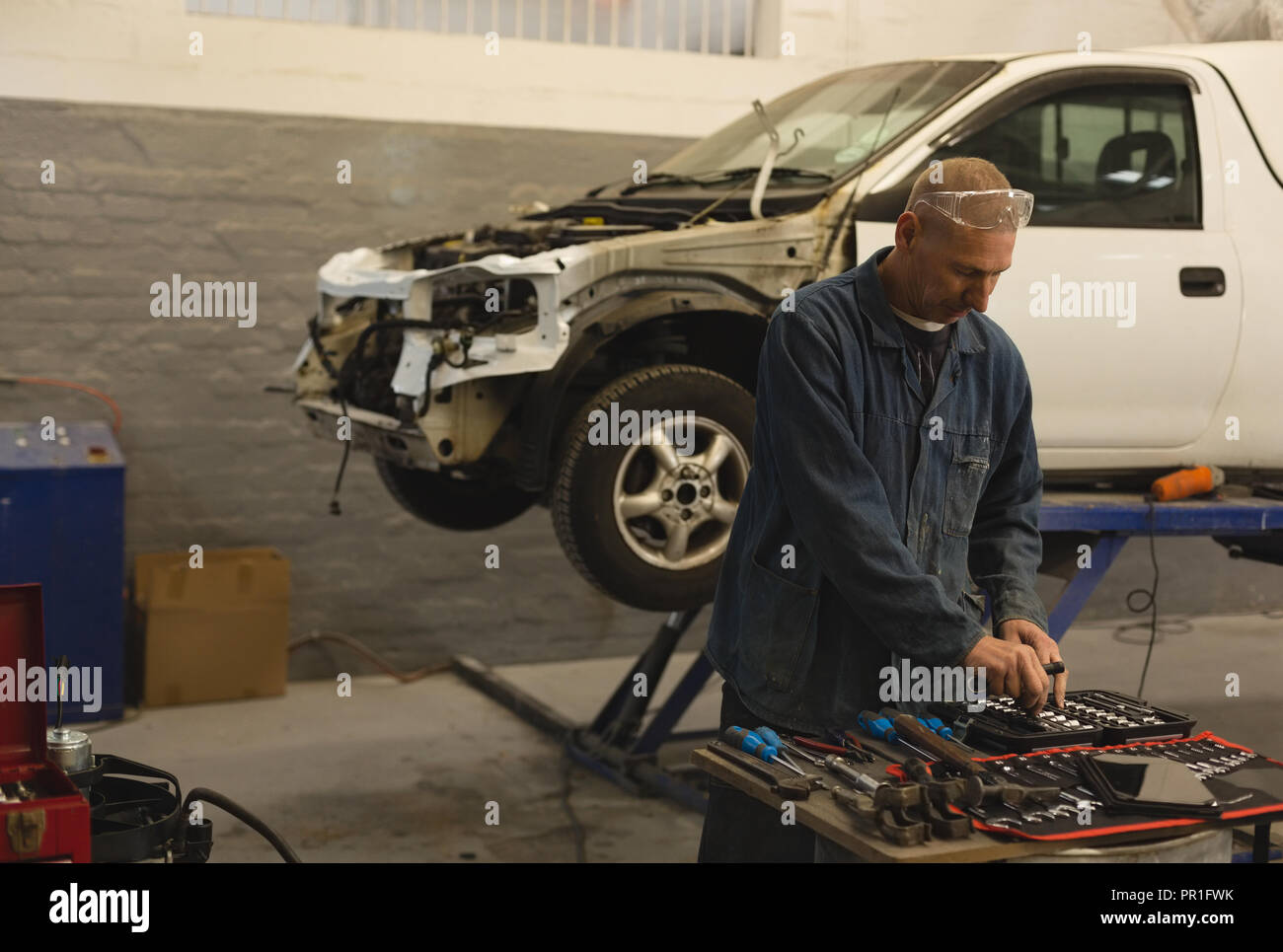 Vintage mechanic uniform hi-res stock photography and images - Alamy
