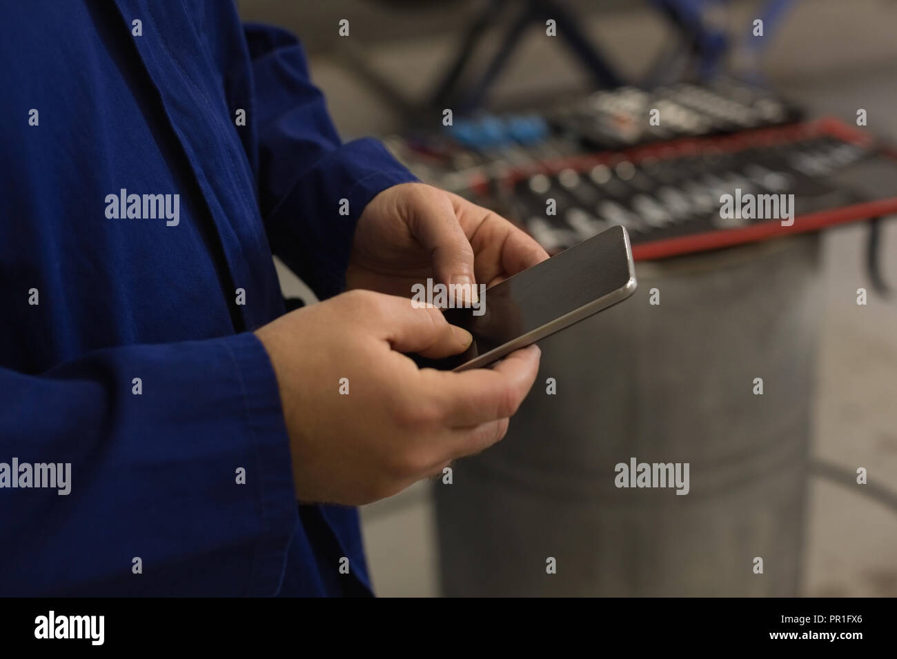 Mobile garage hi-res stock photography and images - Alamy