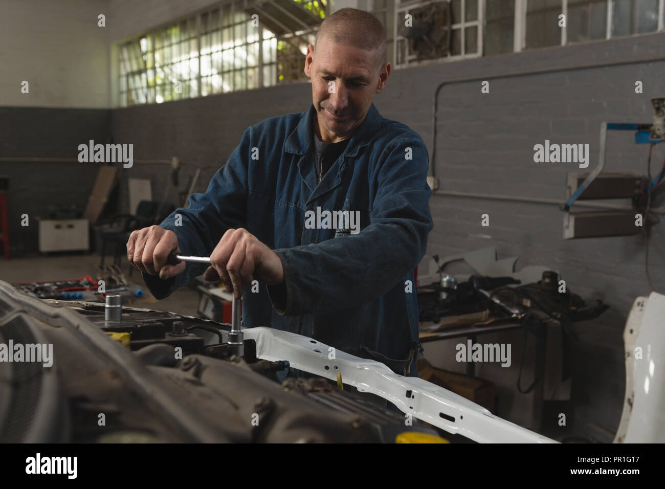 Male mechanic servicing a car Stock Photo - Alamy