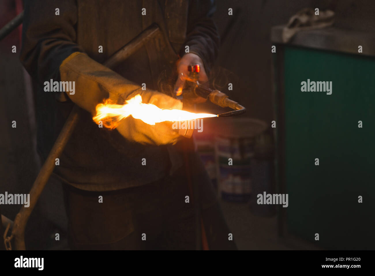 Mechanic welding hi-res stock photography and images - Alamy