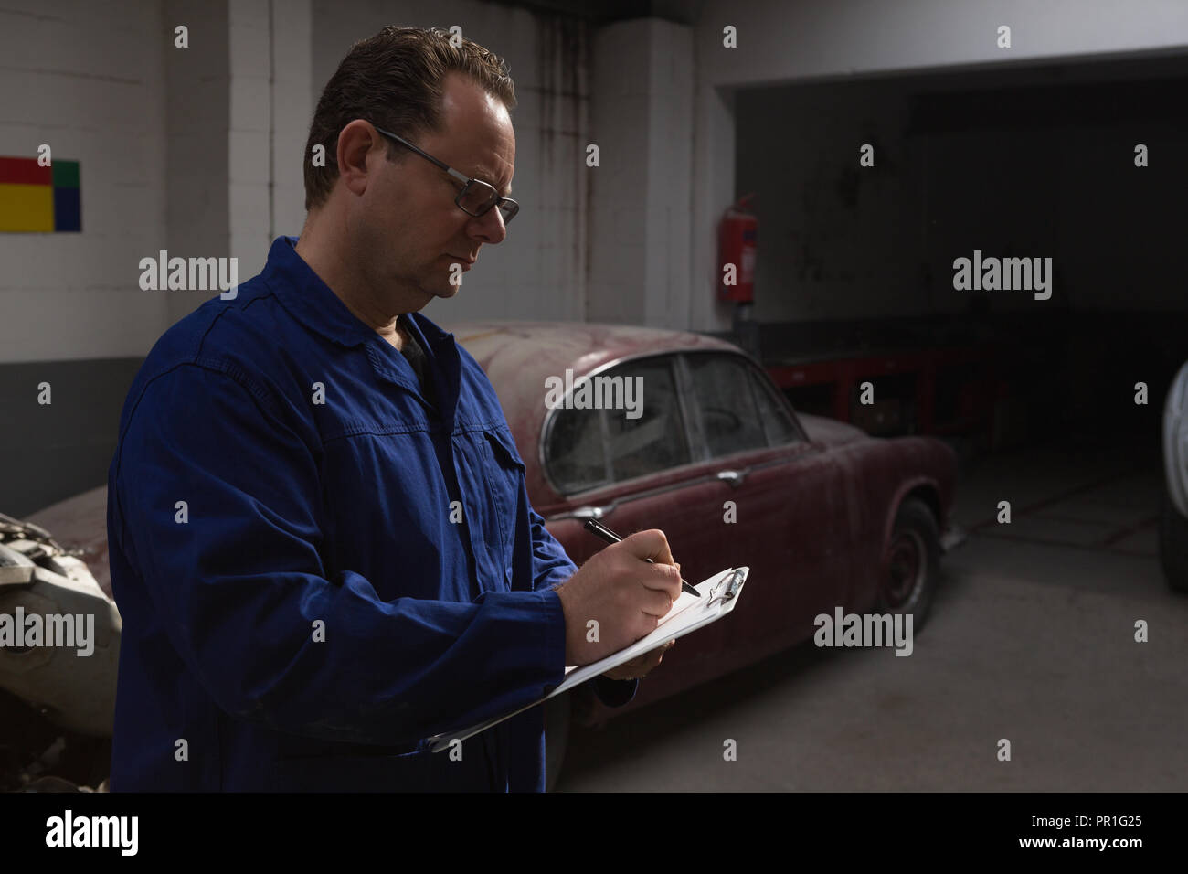 Machinist male hi-res stock photography and images - Alamy