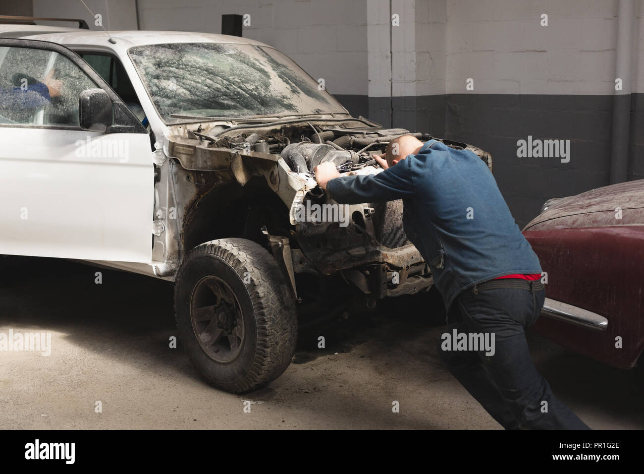 Pushing car hi-res stock photography and images - Alamy