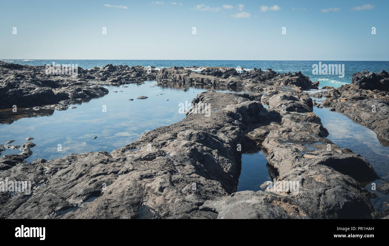 Dark waves night in bay hi-res stock photography and images - Alamy