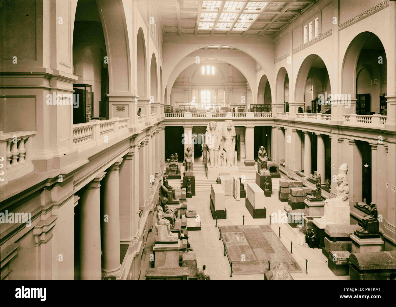 Cairo and district, Egypt. The Egyptian Museum. Interior of main hall ...