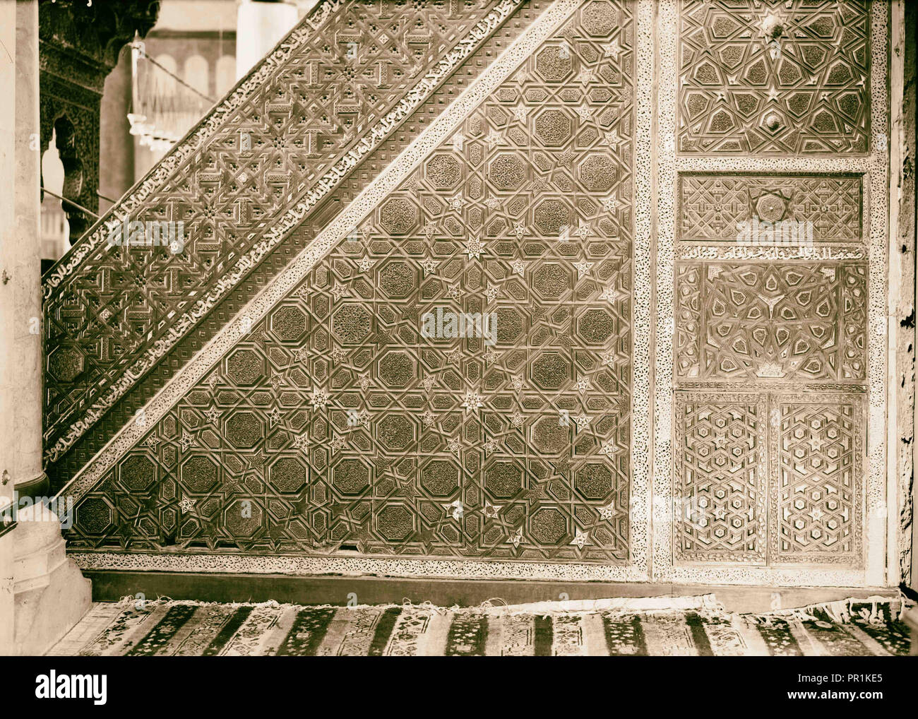 Al aqsa mosque cedar pulpit hi-res stock photography and images - Alamy