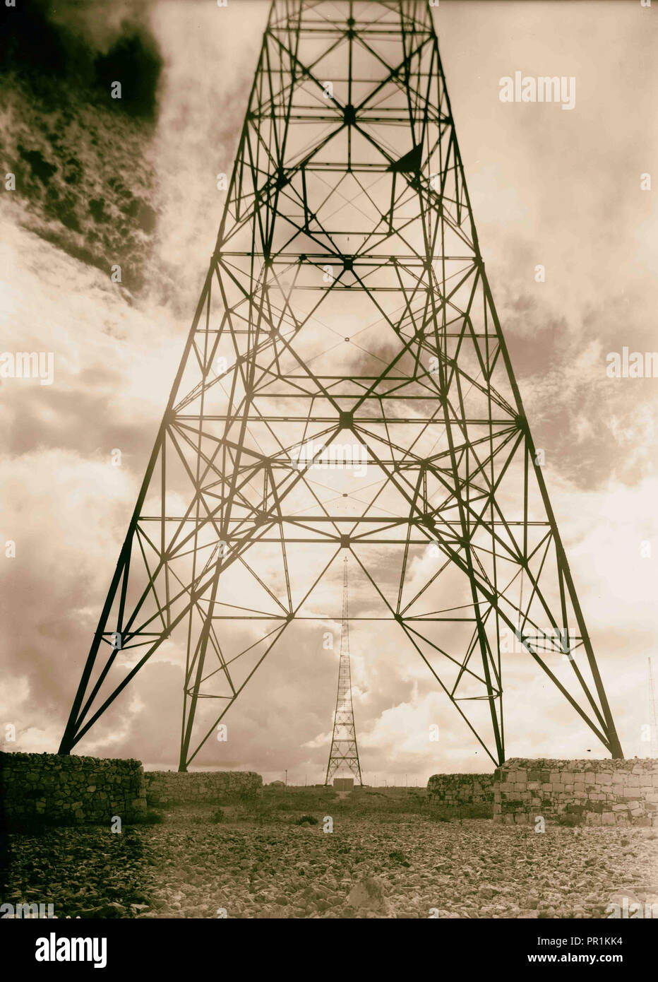 Broadcasting towers hi-res stock photography and images - Alamy