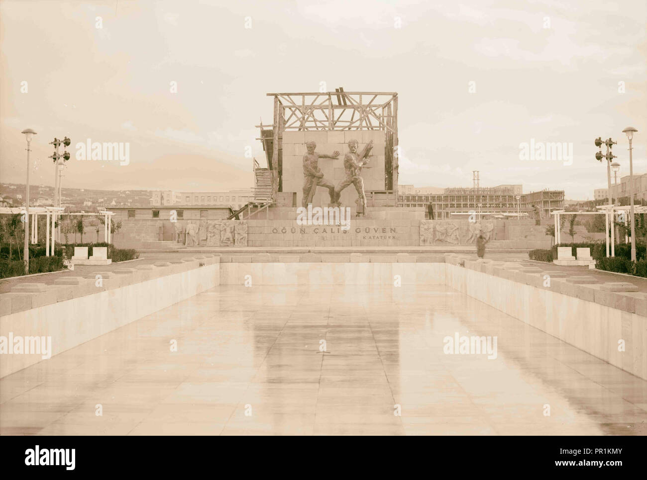 Security monument hi-res stock photography and images - Alamy