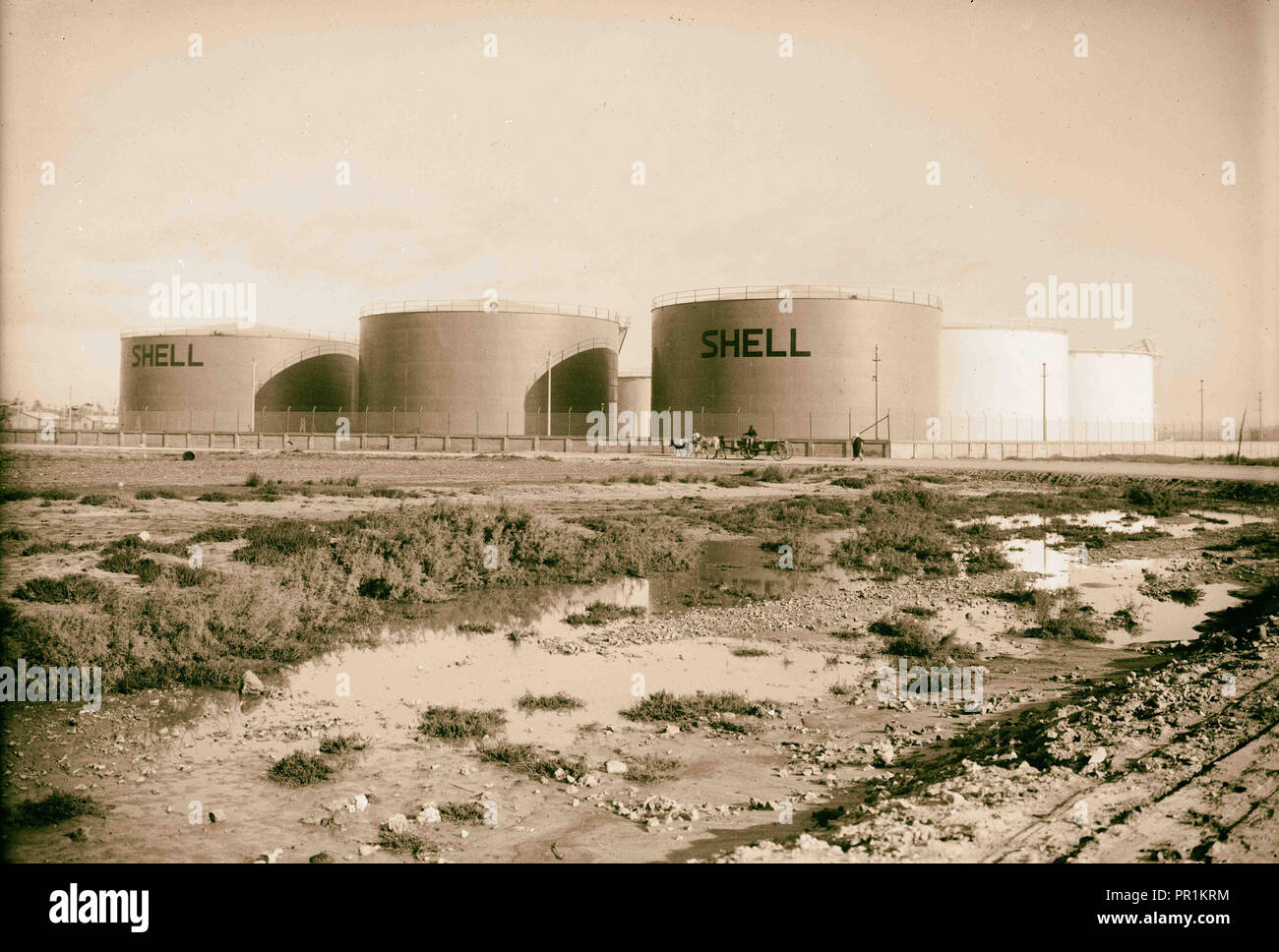 Shell Oil Tanks High Resolution Stock Photography and Images - Alamy