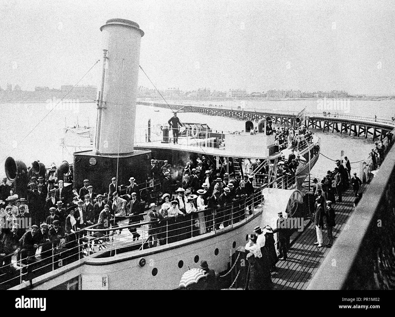 Walton Pier early 1900s Stock Photo - Alamy