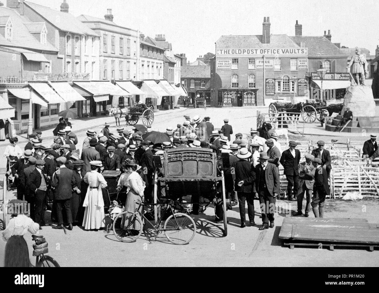 Wantage Market Place High Resolution Stock Photography and Images - Alamy