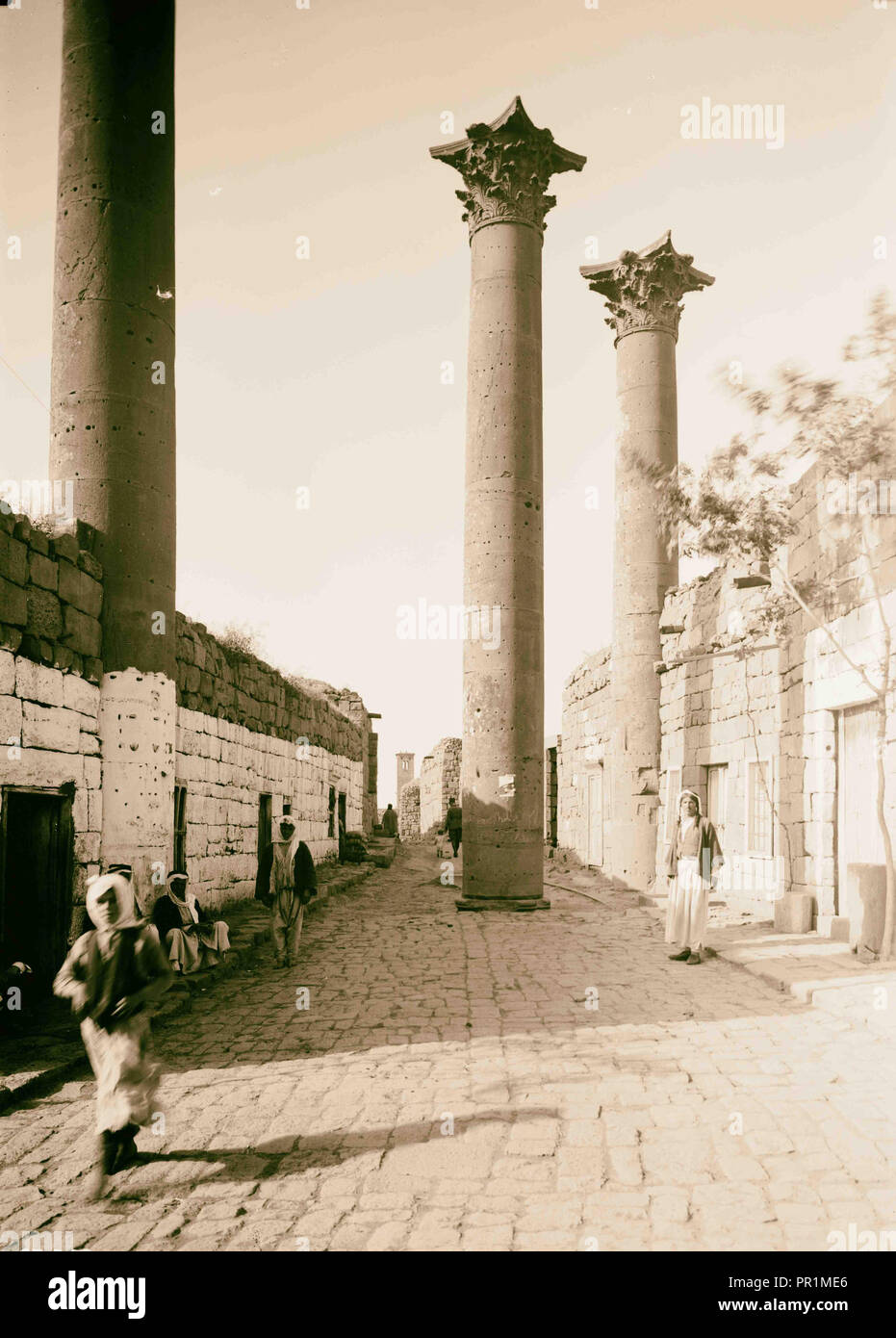 Basra street hi-res stock photography and images - Alamy