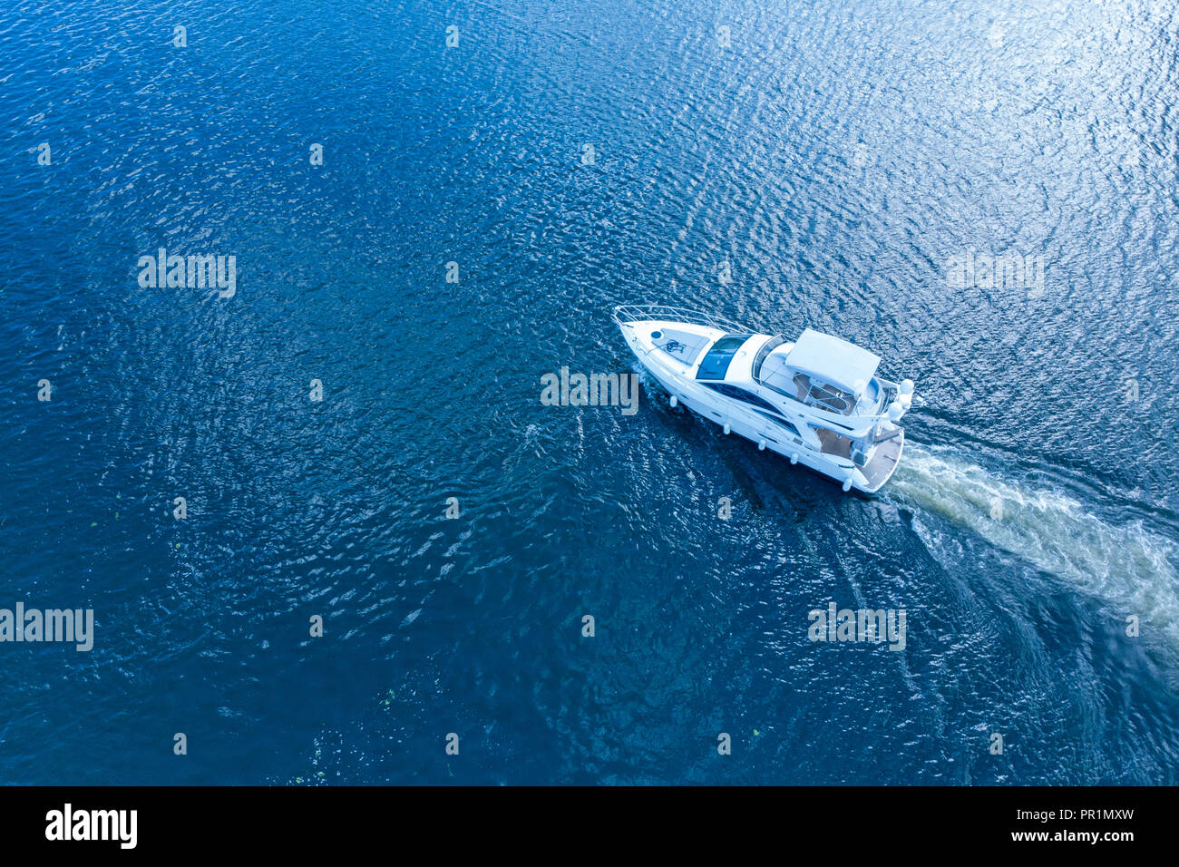 Aerial of racing yacht hi-res stock photography and images - Alamy