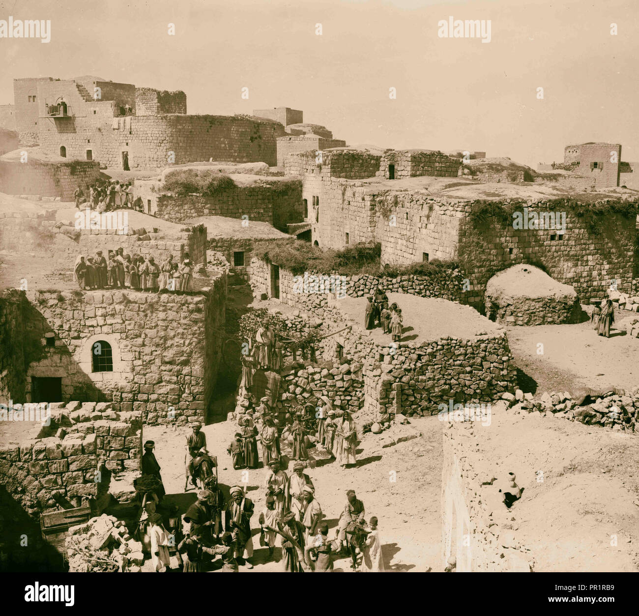 Native costumes hi-res stock photography and images - Alamy